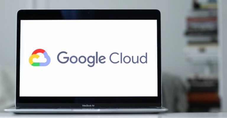 【3大クラウド比較】AWS・Azure・Google Cloud（GCP）の違い特徴や料金、シェア率、選定のコツを解説 - SREベース | クラウドアプリ開発とインフラ構 築をトータルサポート